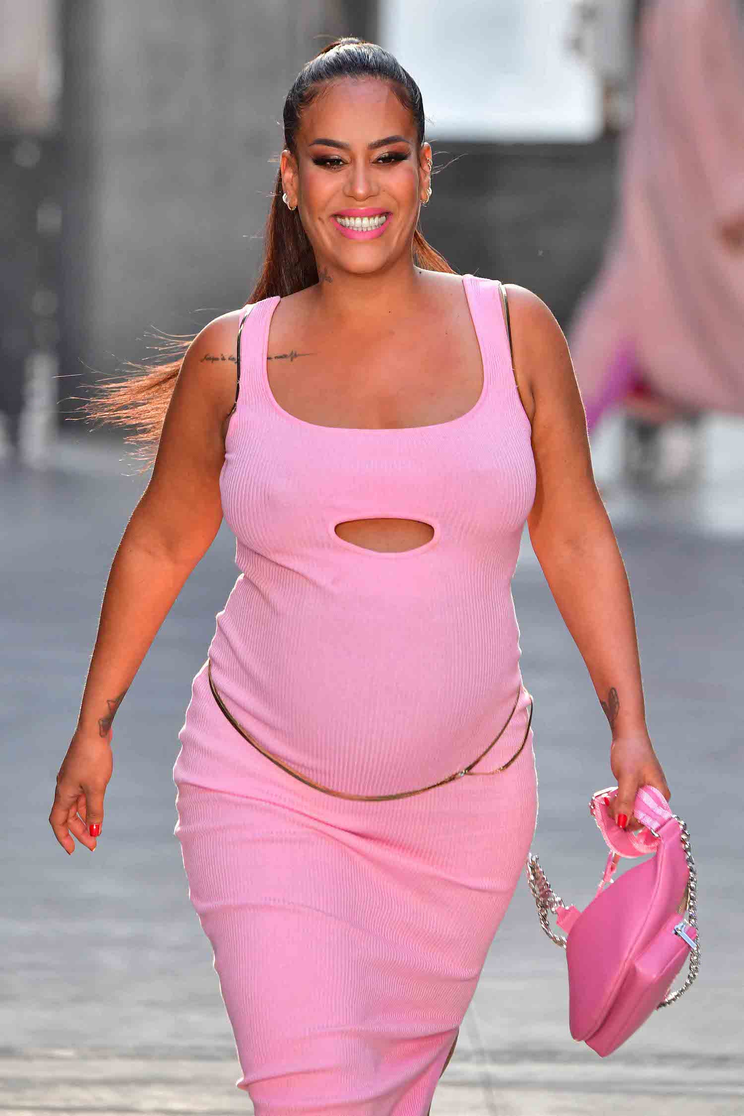 PHOTOS - Découvrez tous les plus beaux looks d'Amel Bent dans The Voice ...