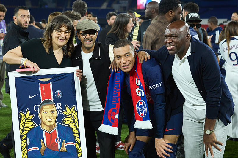 PHOTOS - Kylian Mbappé : ses parents Fayza et Wilfrid, son petit frère ...
