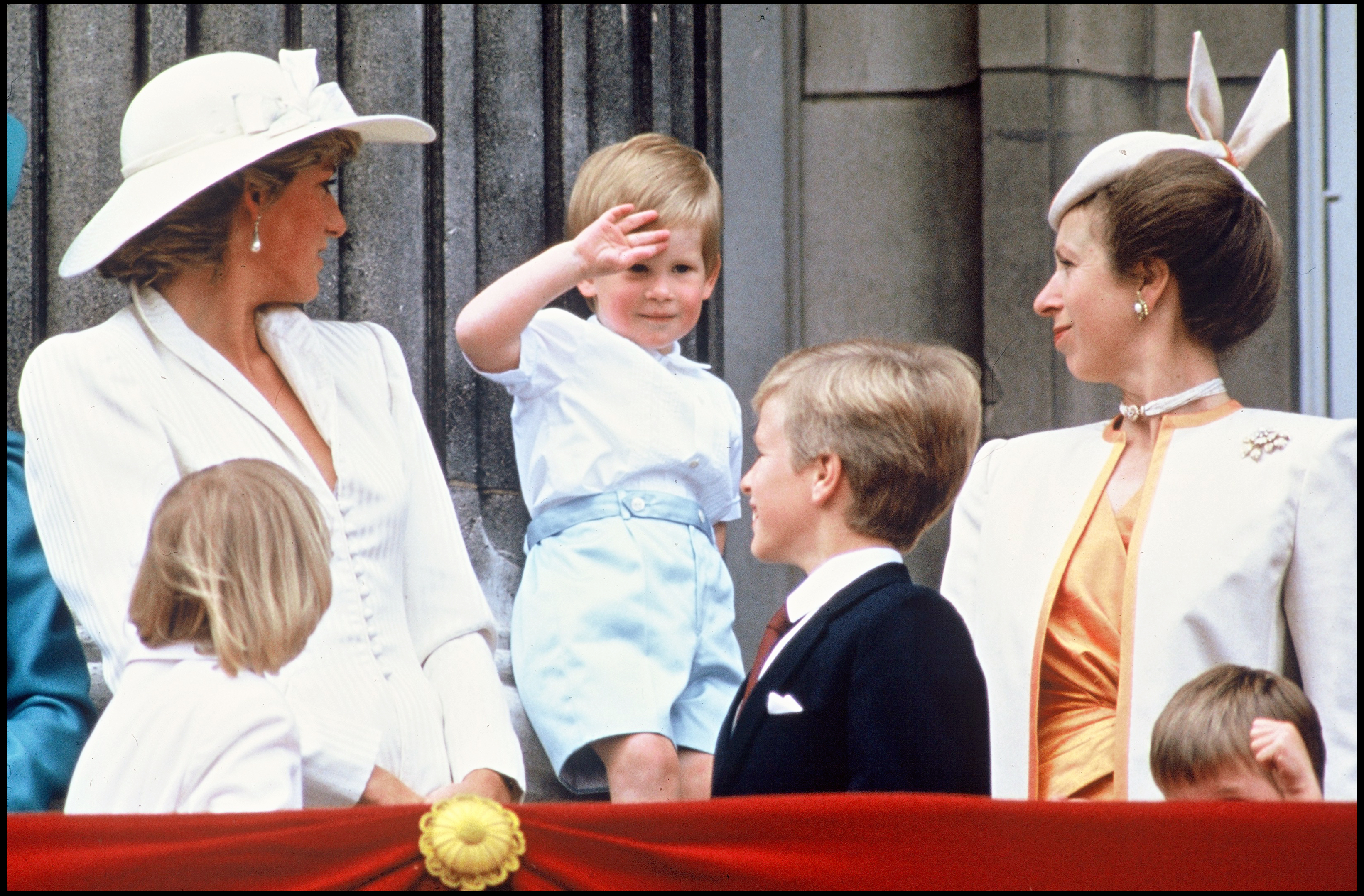 PHOTOS - Diana, la métamorphose physique de la princesse des cœurs - Gala