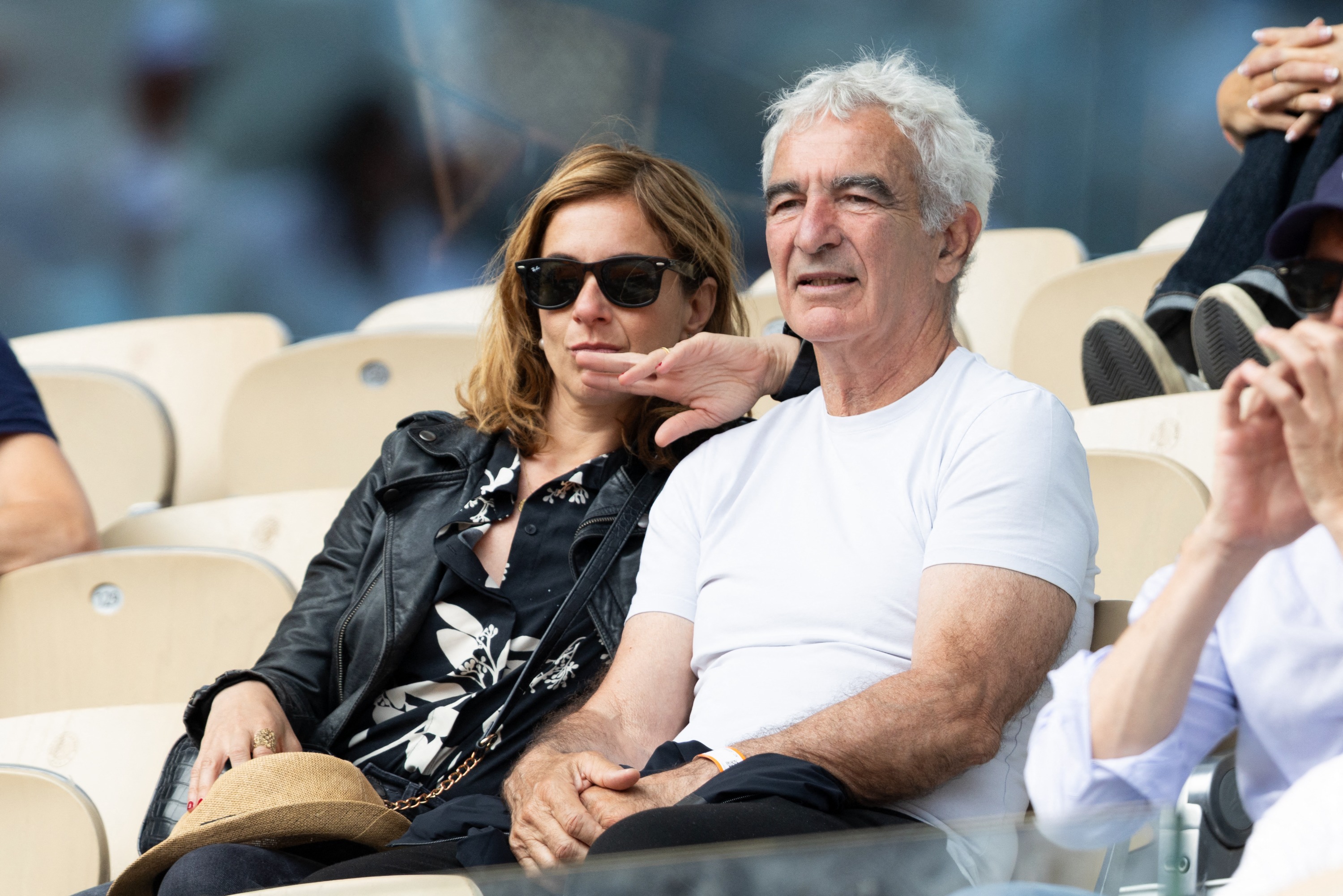 Adil Rami et sa compagne Louana Franco s'affichent à Roland-Garros ...